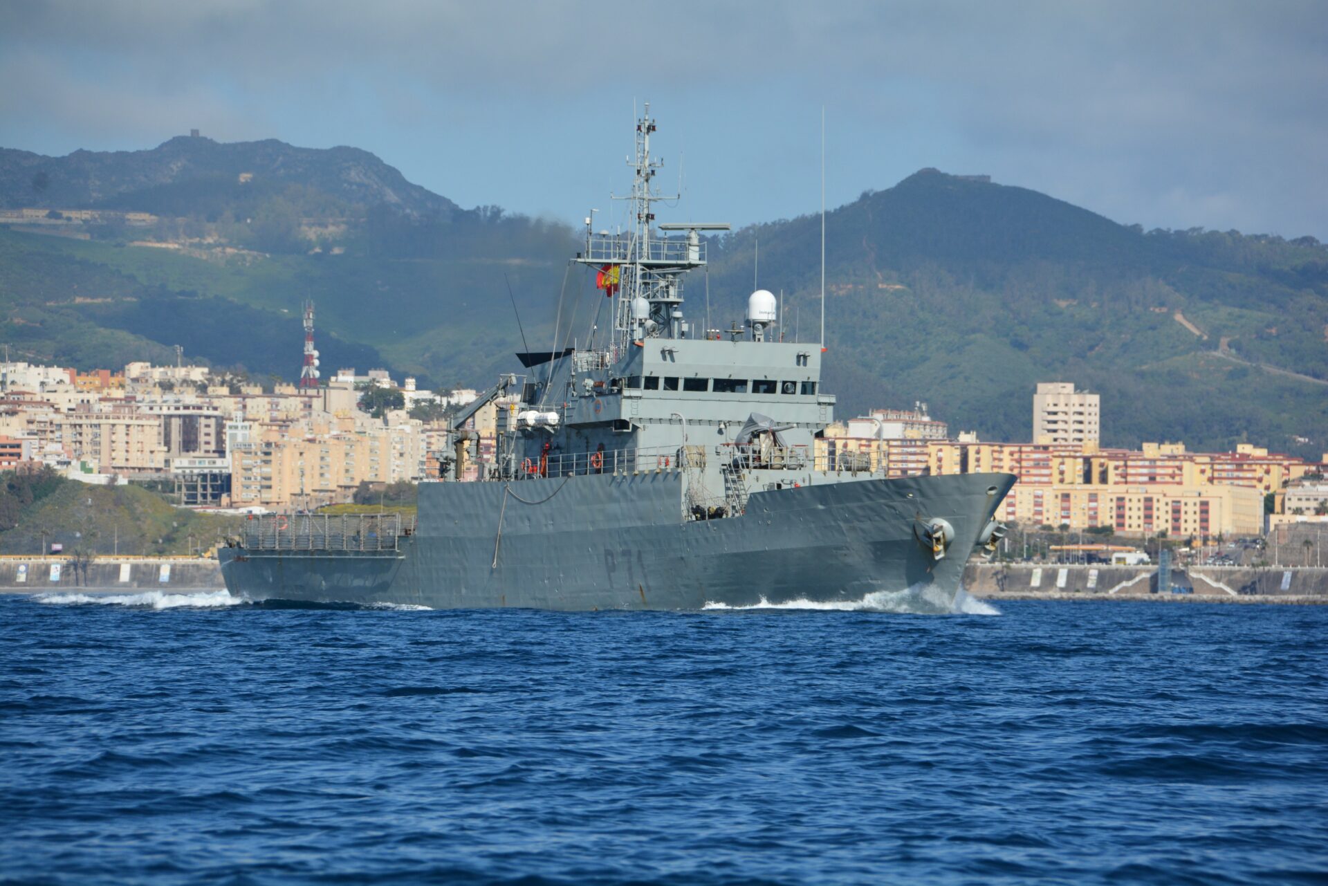 El patrullero de la Armada ‘Serviola’ atraca en el puerto de Motril ...